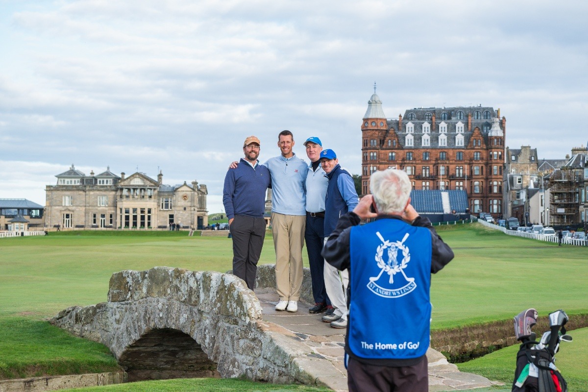 Une collecte de fonds organisée pour les caddies de St Andrews - Golf ...