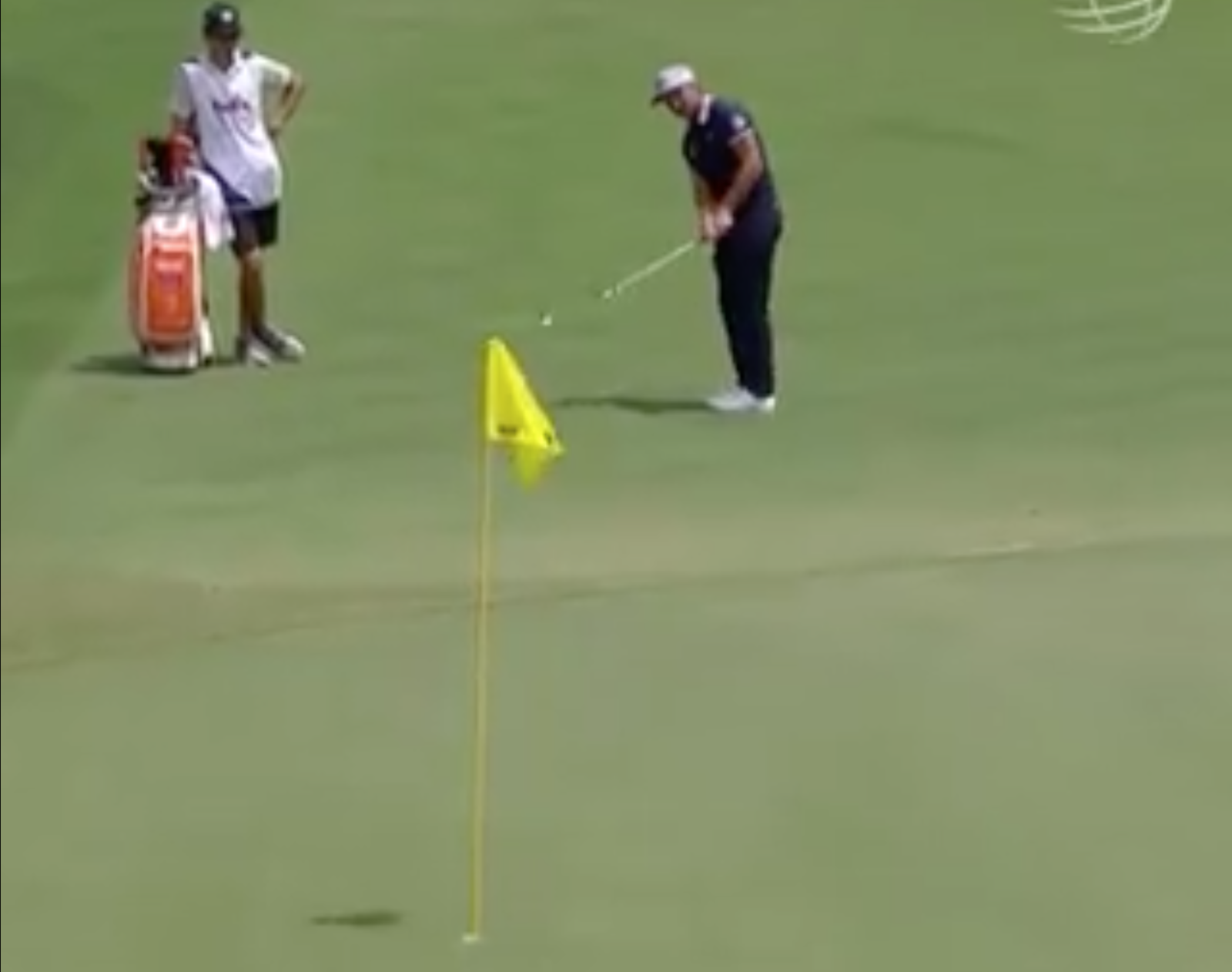 Vidéo : le chip de Fowler pour conclure une belle journée ! - Golf Planète