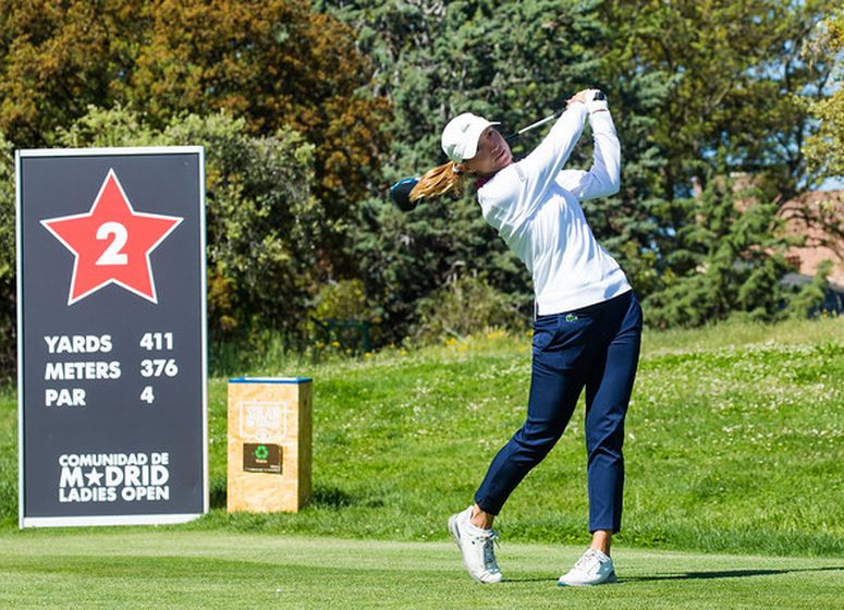 Agathe Sauzon, seule deuxième à trois points de l'Espagnole Ana Pelaez ...