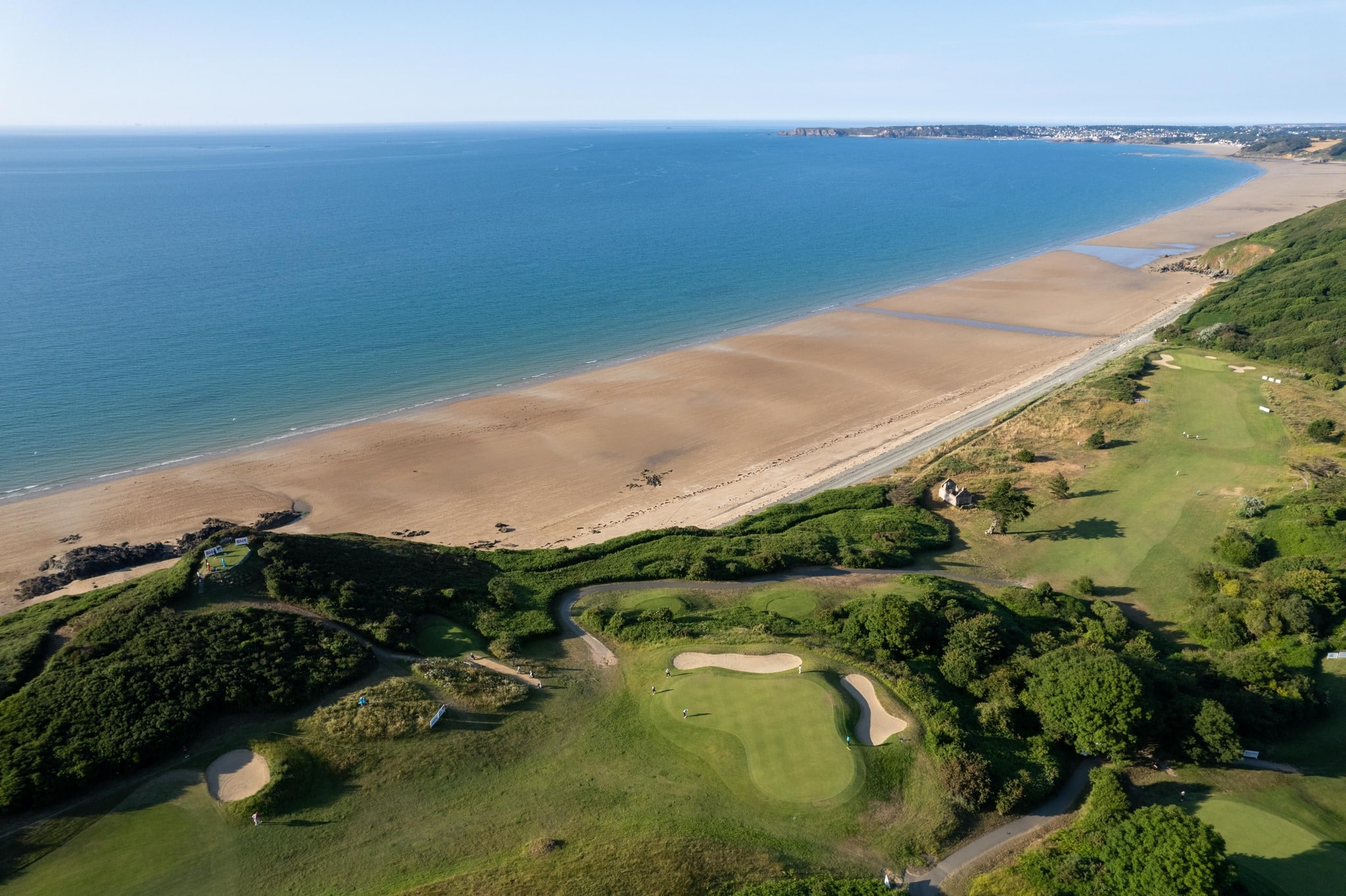 C'est l'été ! Découvrez les parcours LeClub Golf avec vue sur mer ...