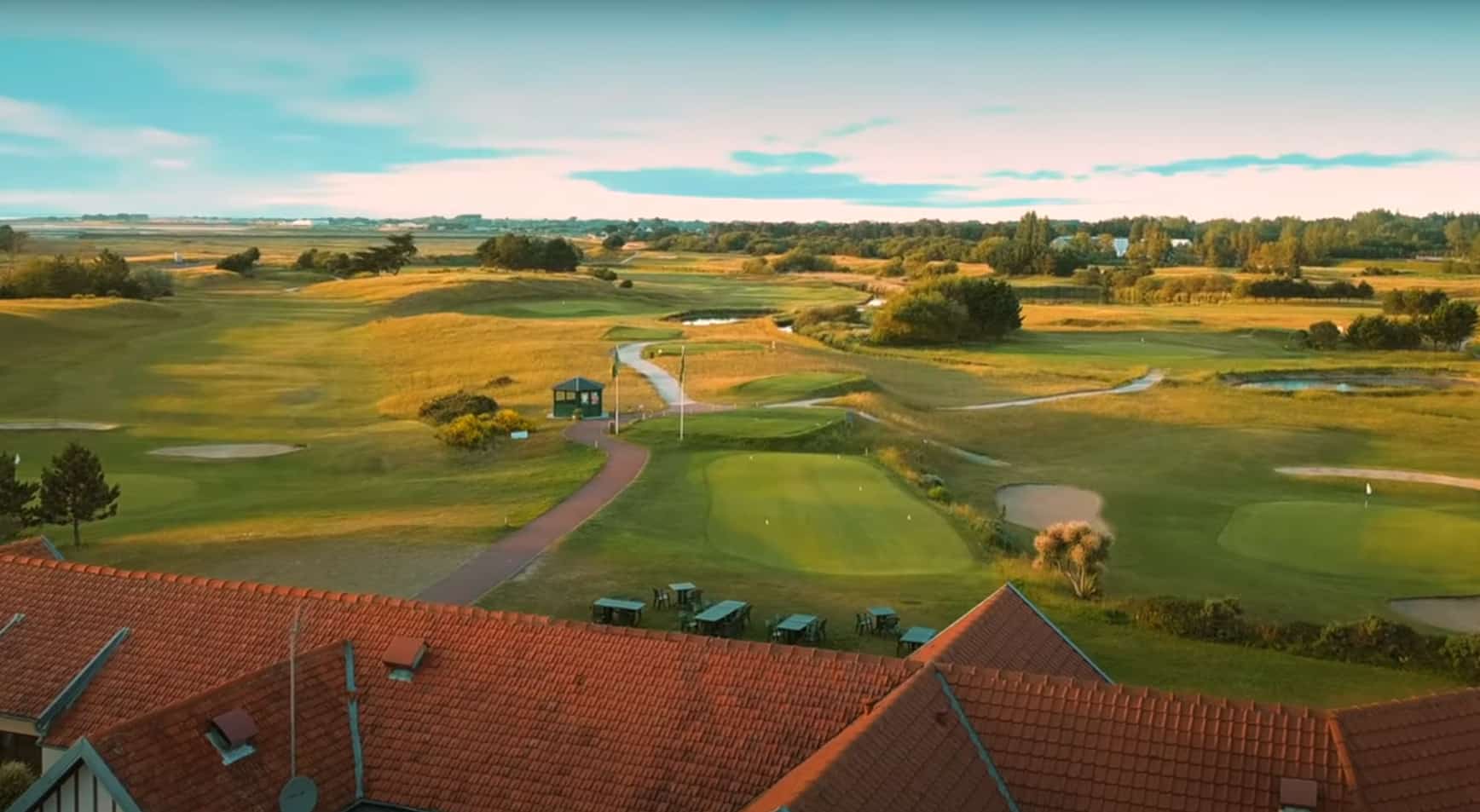 C'est l'été ! Découvrez les parcours LeClub Golf avec vue sur mer ...