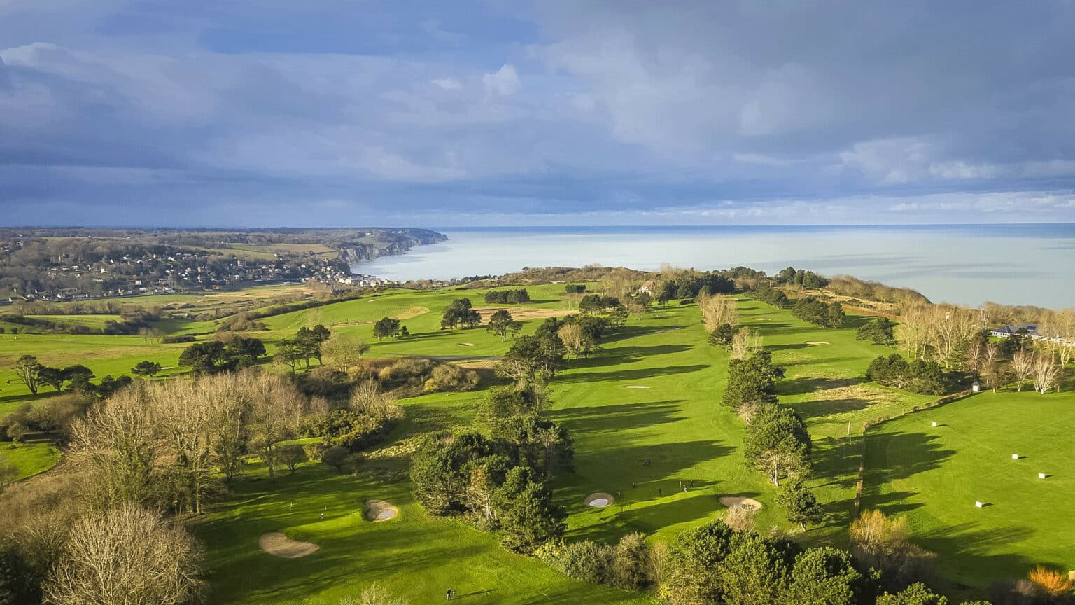 C'est l'été ! Découvrez les parcours LeClub Golf avec vue sur mer ...