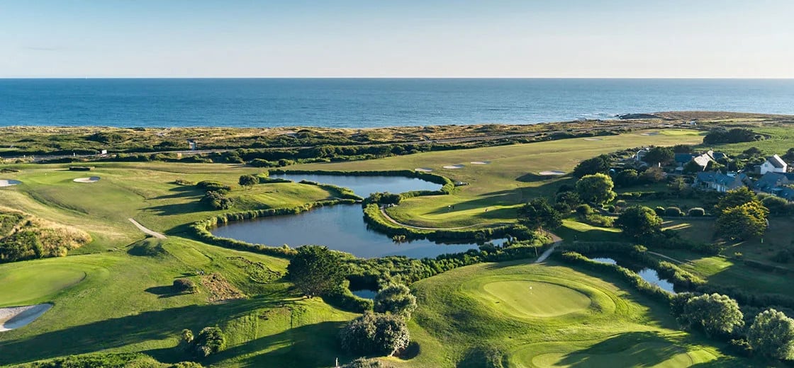 C'est l'été ! Découvrez les parcours LeClub Golf avec vue sur mer ...